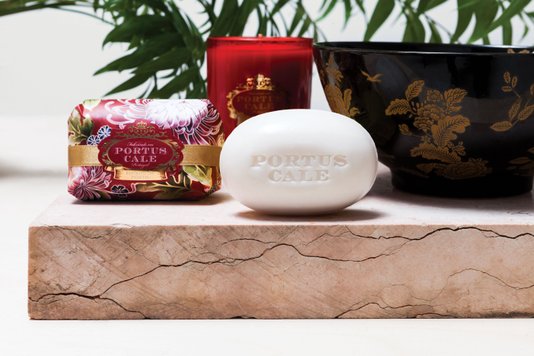 Kit 03 Sabonetes em Barra Noble Red Castelbel - LCL Home